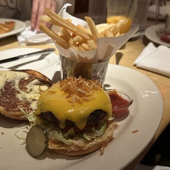 THE CHEESECAKE FACTORY - Updated December 2024 - 813 Photos & 871 ...