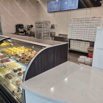 DEE’S DONUTS & PASTRY - Updated January 2026 - 61 Photos & 58 Reviews ...