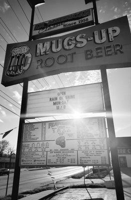 MUGS UP DRIVE IN - 48 Photos & 97 Reviews - 700 E 23rd St S ...