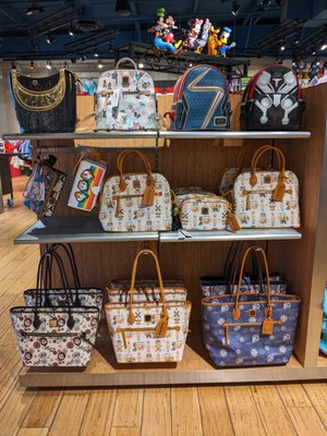 DISNEY STORE - Updated September 2025 - 26 Photos & 11 Reviews - 35 ...