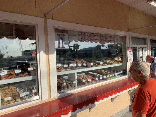 DAN-D-DONUTS & DELI - Updated June 2025 - 97 Photos & 199 Reviews ...