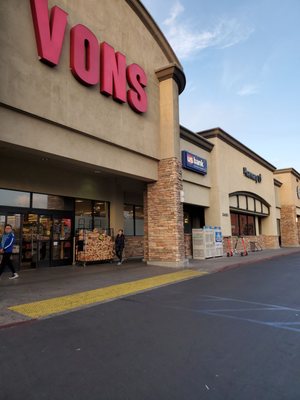 VONS - 208 Photos & 298 Reviews - 3461 W 3rd St, Los Angeles ...