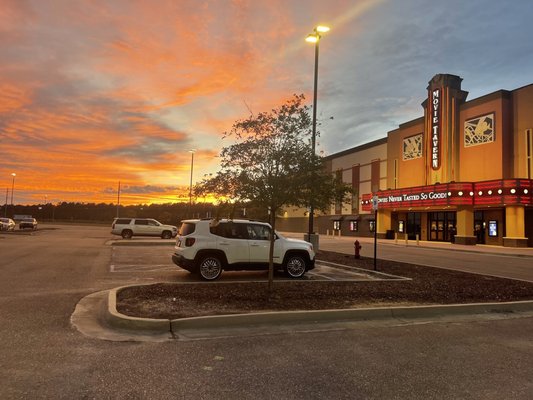 MOVIE TAVERN JUBAN CROSSING - Updated May 2026 - 62 Photos & 81 Reviews ...