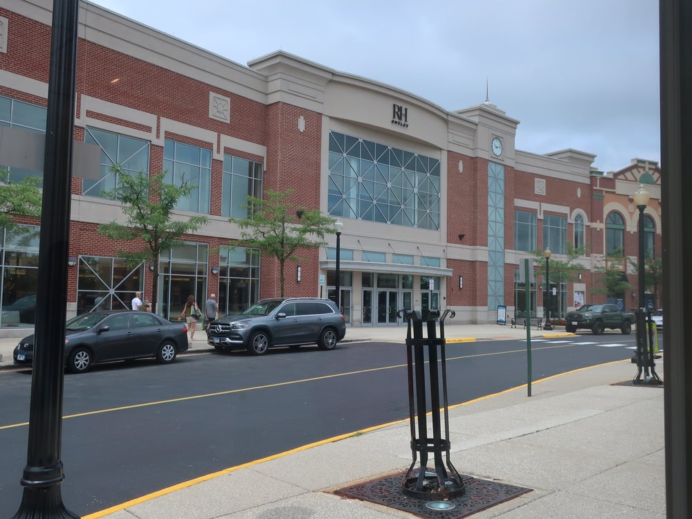 RH OUTLET SCHAUMBURG - Updated September 2024 - 601 N Martingale Rd ...