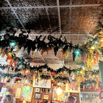 MONJUNIS ITALIAN CAFE AND GROCERY - Updated January 2026 - 132 Photos ...