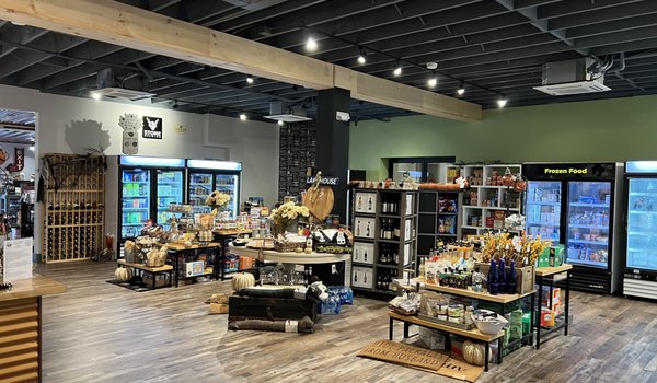 THE HUB - Updated December 2025 - 18 Photos - 15 Wolf Hollow Rd, Lake ...