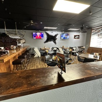 ALASKAN BURGER & BREW - 76 Photos & 86 Reviews - 5121 Arctic Blvd ...