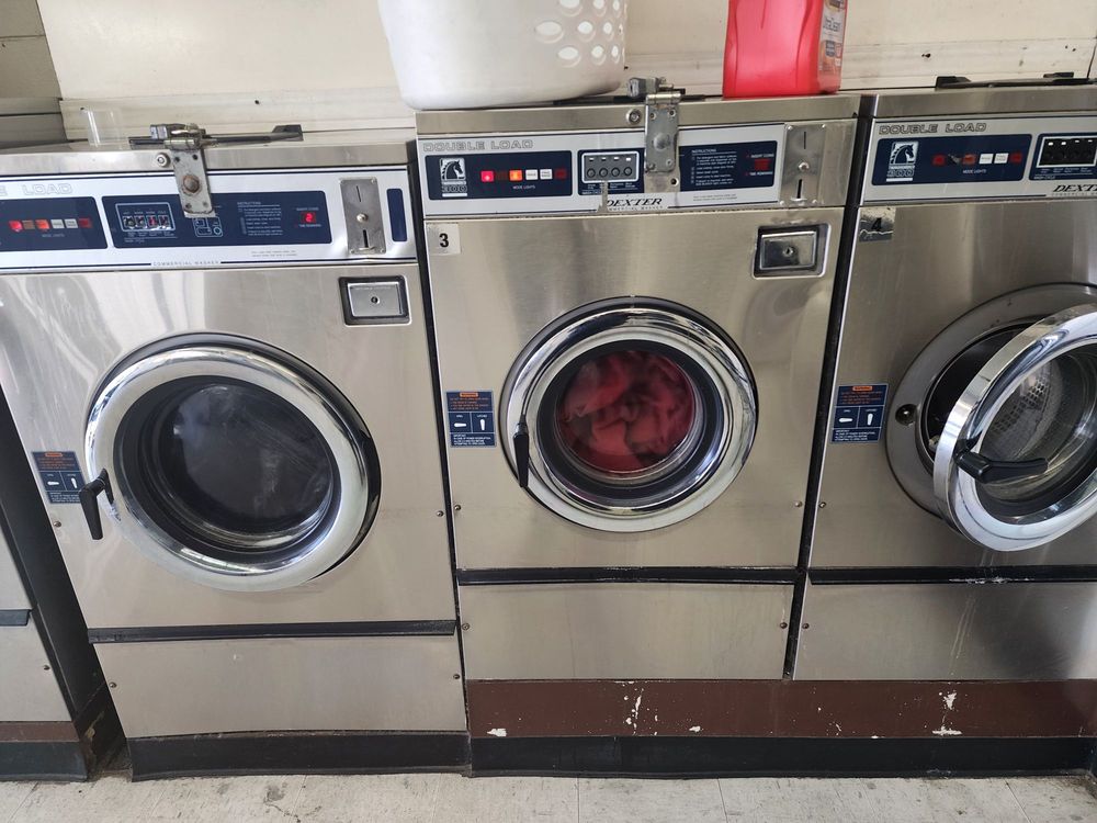 SPLISH SPLASH LAUNDROMAT - Updated December 2025 - 13 Reviews - 20413 ...