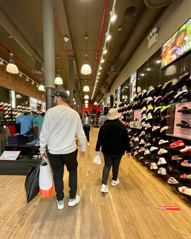 FOOT LOCKER - Updated December 2025 - 23 Photos - 440 Broadway, New ...