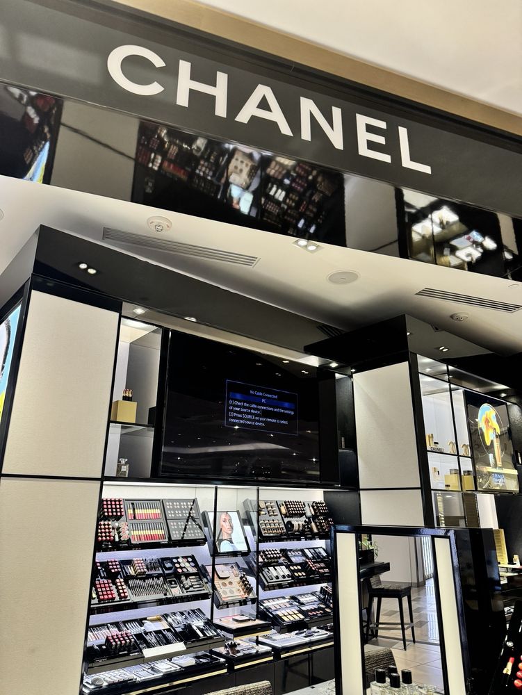 CHANEL - Updated October 2025 - 43 Photos & 56 Reviews - 5015 ...