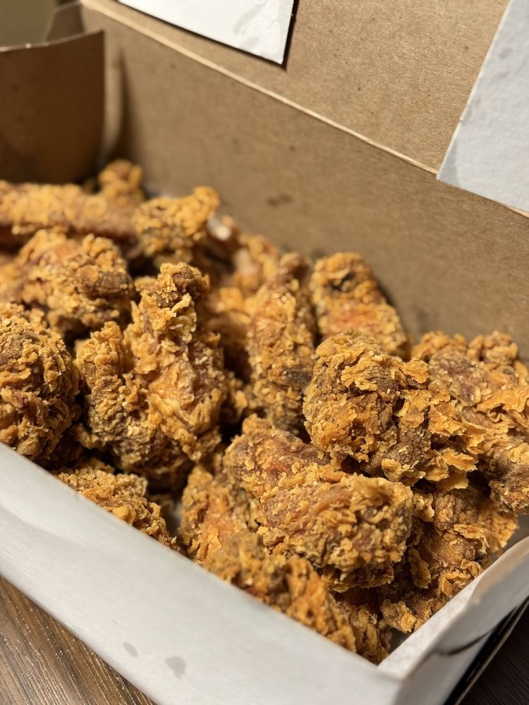 CHICKEN WORLD - Updated January 2025 - 10 Photos - 924 Pandora Avenue ...