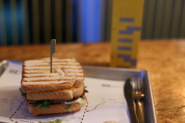 REGRUB BURGER BAR - 204 Photos & 147 Reviews - Salad - 625 11th Avenue ...