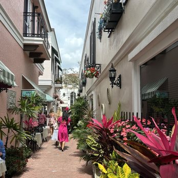 BRAMBLES ENGLISH TEA ROOM - Updated July 2025 - 130 Photos & 76 Reviews ...