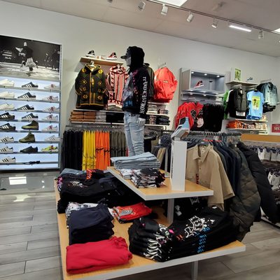 SNIPES - Updated January 2025 - 9173 Roosevelt Blvd, Philadelphia ...