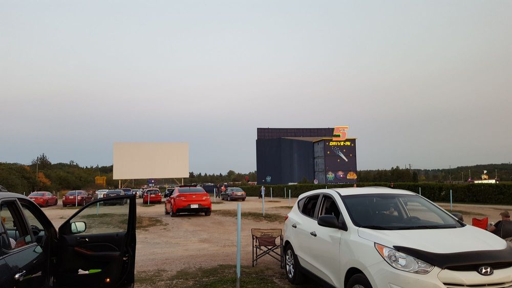 FIVE DRIVE-IN THEATRE - 39 Photos & 52 Reviews - 2332 Ninth Line ...