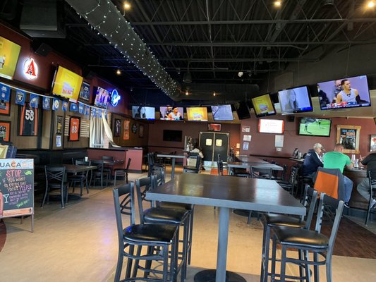 ON THE ROX SPORTS BAR & GRILL - Updated July 2024 - 110 Photos & 181 ...