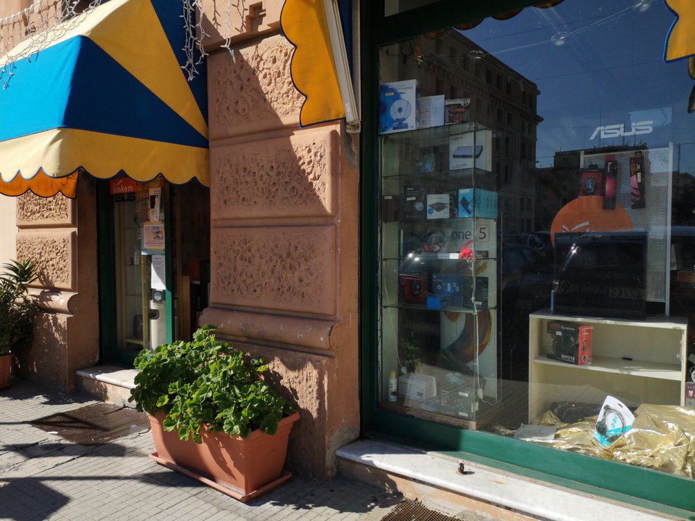 LEO’S COMPUTER - Via Brigata Liguria, 83R, Genova, Italy - Data ...