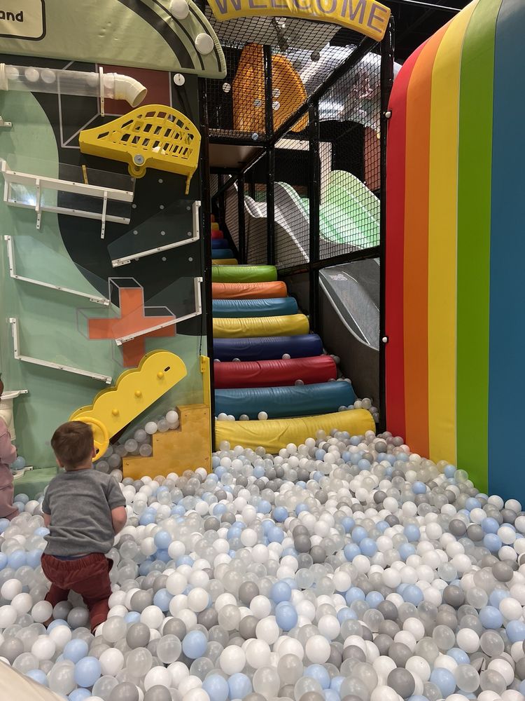 MOMI LAND - Updated October 2025 - 10 Photos - 310 S Hamilton Rd ...