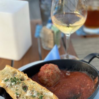 BEACH TREE RESTAURANT BAR AND LOUNGE - Updated December 2025 - 635 ...