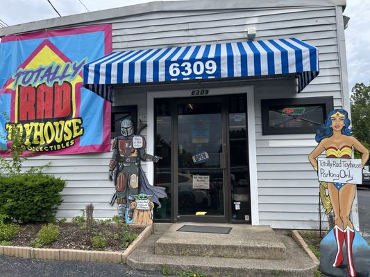 TOTALLY RAD COLLECTORS EMPORIUM - Updated January 2026 - 40 Photos ...