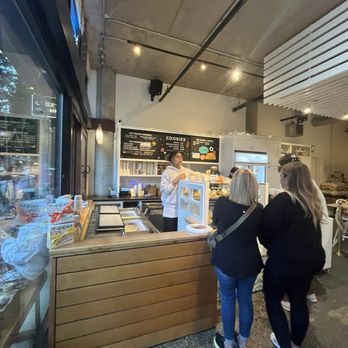 HELLO ROBIN - Updated April 2025 - 1181 Photos & 848 Reviews - 522 19th ...