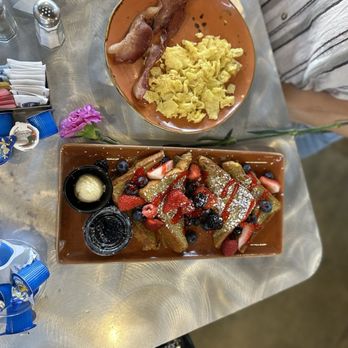 SEPTEMBERS TAPROOM & EATERY - REDLANDS - Updated July 2024 - 456 Photos ...