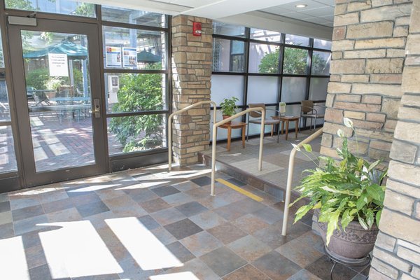 BAYSTATE FRANKLIN MEDICAL CENTER - Updated October 2025 - 12 Photos & 23 Reviews - 164 High St ...