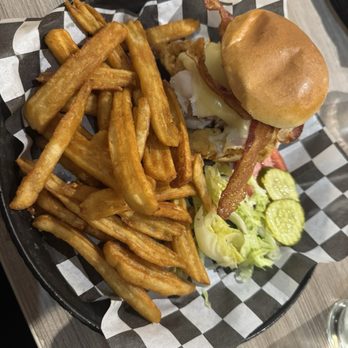 SIMON’S RESTAURANT & DELI - Updated October 2025 - 87 Photos & 139 ...