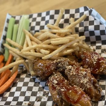 SIDE CHICK SPORTS BAR - Updated October 2025 - 14 Photos & 25 Reviews ...