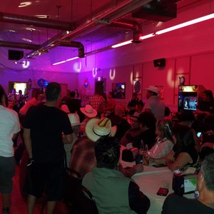 BLUEBIRD INN - 15 Photos & 16 Reviews - 121 E Market St, Bickleton ...