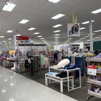 TARGET - Updated February 2025 - 124 Photos & 78 Reviews - 5104 Commons ...
