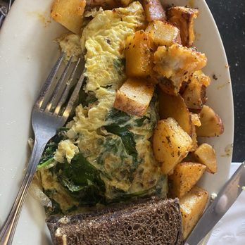 ROUNDABOUT DINER & LOUNGE - Updated June 2025 - 432 Photos & 677 ...