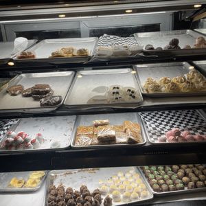 SPRING HILL PASTRY SHOP - Updated July 2024 - 31 Photos & 81 Reviews ...