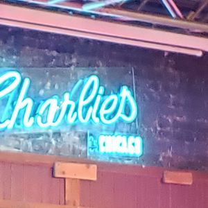 CHARLIE’S CHICAGO - 30 Photos & 118 Reviews - 3726 N Broadway St ...