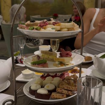 LAUREL COURT RESTAURANT - Updated October 2025 - 760 Photos & 433 ...