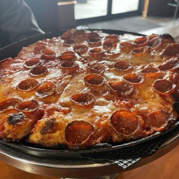 BURGH’S PIZZA & WING PUB - Updated December 2025 - 200 Photos & 293 ...