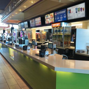 SHOWCASE CINEMA DE LUX LOWELL - Updated December 2025 - 63 Photos & 87 ...
