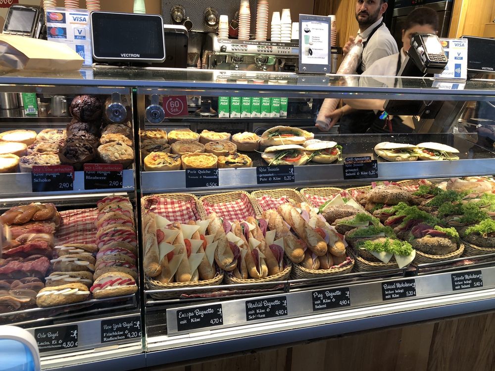 TRAFFIC SNACK - Updated August 2024 - 10 Photos - Im Hauptbahnhof ...