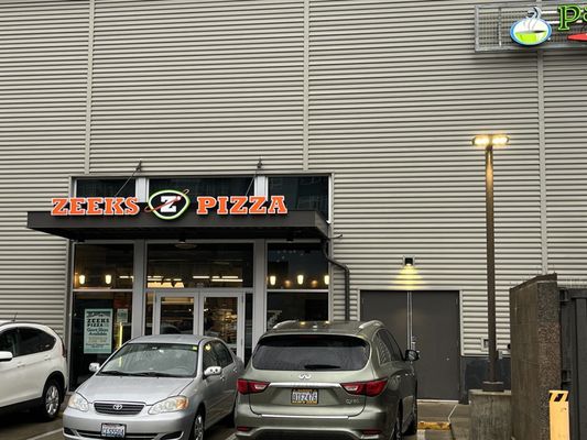 ZEEKS PIZZA - Updated December 2025 - 48 Photos & 45 Reviews - 22610 SE ...