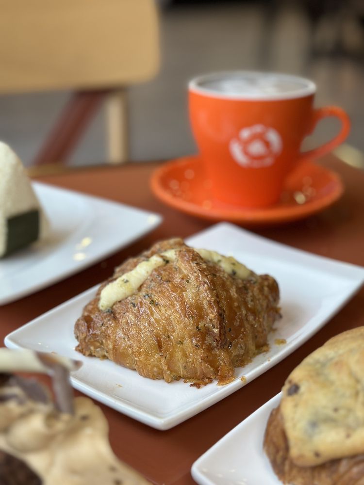 LITTLE PEBBLES - Updated July 2025 - 41 Photos - 540 College Street ...