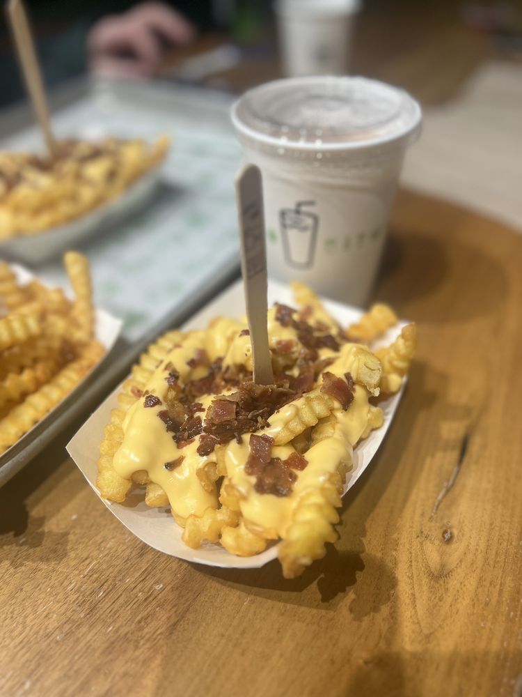 SHAKE SHACK SHORT NORTH - Updated January 2026 - 106 Photos & 104 ...