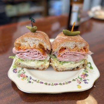 SALTY LUNCH LADY’S LITTLE LUNCHEONETTE - Updated January 2025 - 233 ...