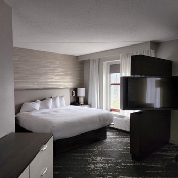 DOUBLETREE BY HILTON BOSTON LOGAN AIRPORT CHELSEA - Updated November ...