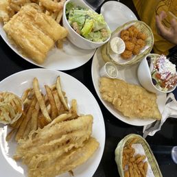 HALIBUT HOUSE - Updated January 2026 - 14 Photos - 1144 Terry Fox Drive ...