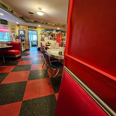 ROUTE 104 DINER - Updated August 2025 - 72 Photos & 142 Reviews - 752 ...