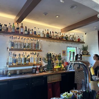 BAR FLORES - Updated January 2025 - 452 Photos & 418 Reviews - 1542 ...