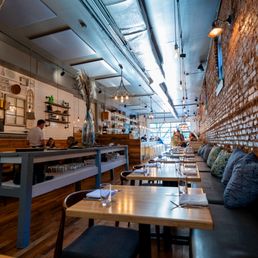 THE WHITE BULL - Updated December 2025 - 1042 Photos & 484 Reviews ...