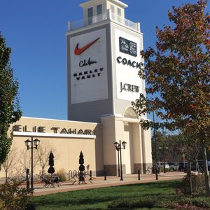 Merrimack Premium Outlets - 119 Photos & 136 Reviews - Outlet Stores ...