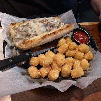 VILLAGE INN PIZZERIA SPORTS BAR & GRILL - Updated May 2025 - 282 Photos ...