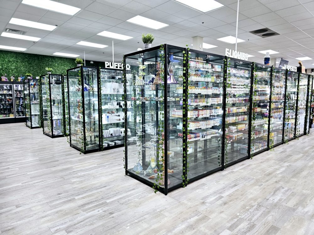 SMOKER’S DESTINY - WILLOW GROVE - Updated January 2025 - 43 Photos ...